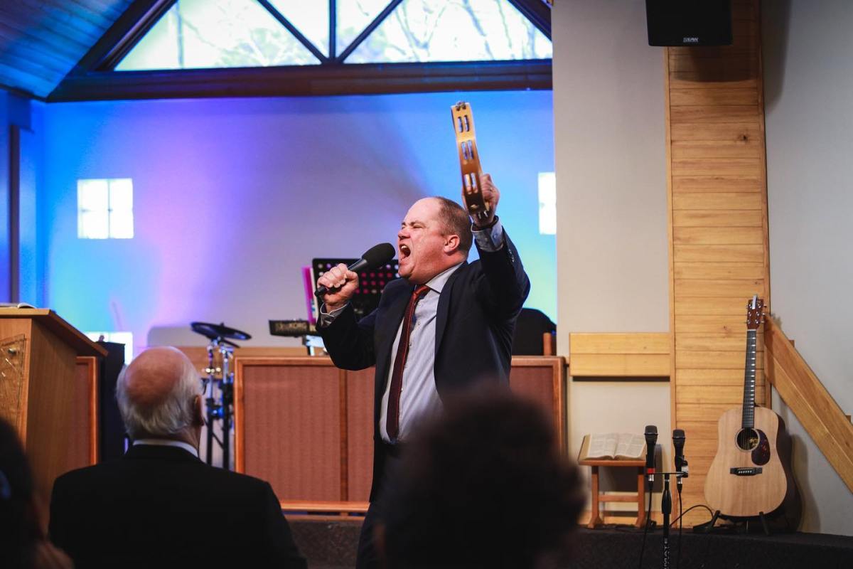 26. Jonathan Downs – Pastoring With a Burden – Hacka